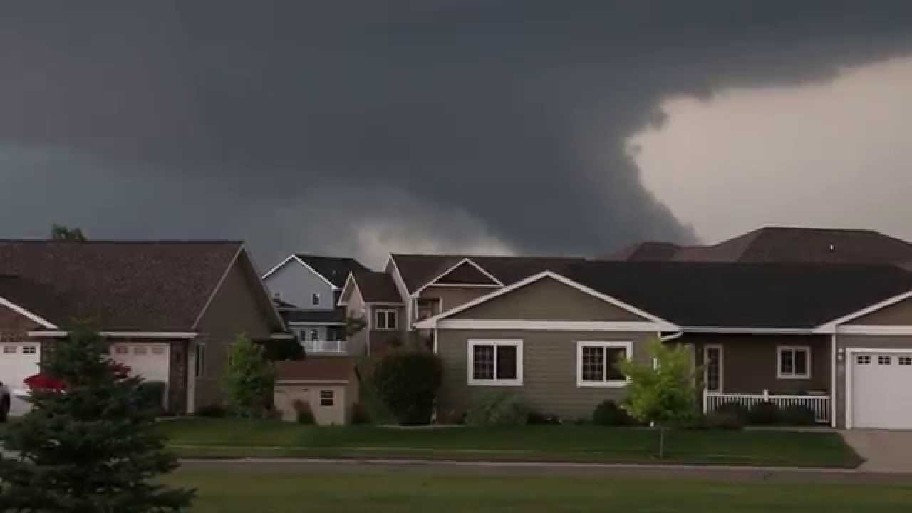 Brookings SD 08/06/2015 Storm Updraft During Tornado Warning - YouTube