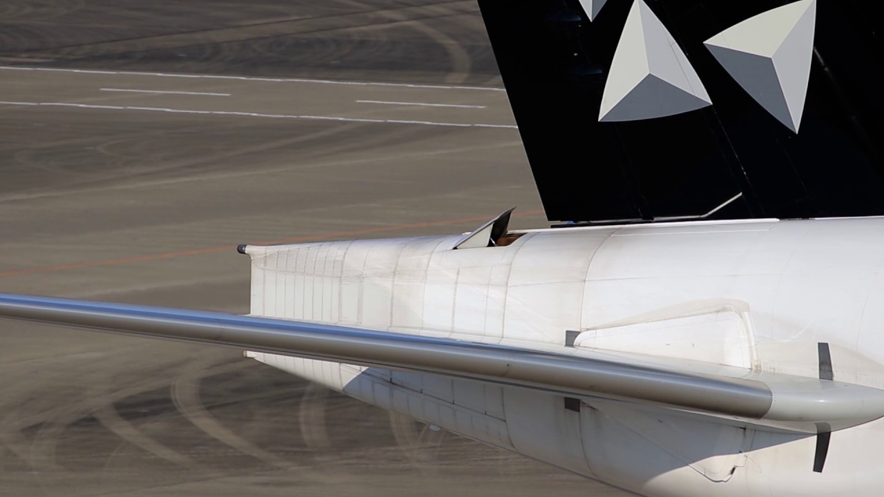 ANA B777-200 APUのエアインテークが閉まる瞬間 - YouTube