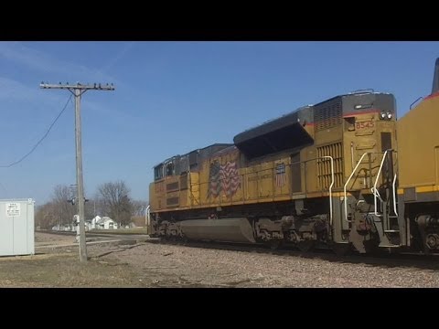 UP 8545 - SD70ACe & 9358 Lead a Freight - YouTube