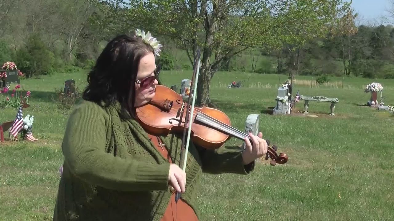 Unlikely fiddle player shares story of her past, family who believed in ...
