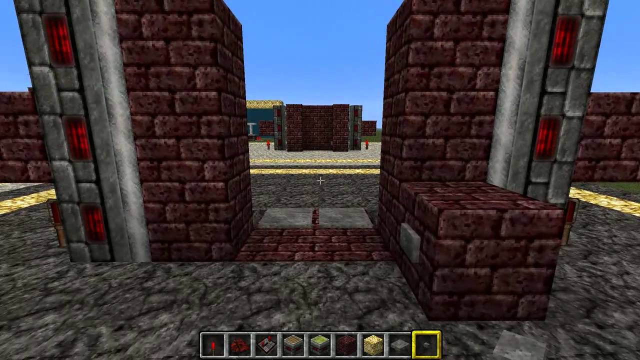 MINECRAFT: Redstone Tutorial 2 | porta 2x3, luce sul soffitto ...