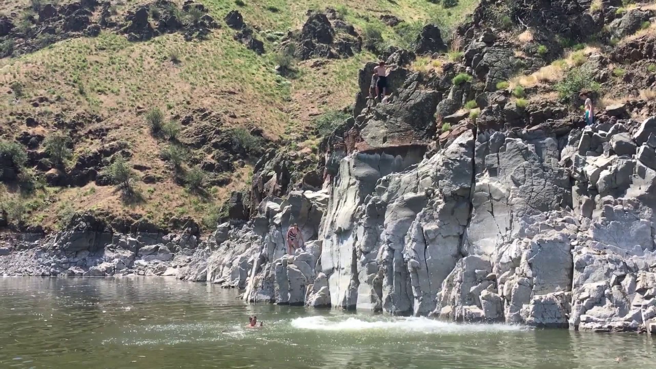 Kids cliff jumping at Brownlee Reservoir, Idaho - YouTube