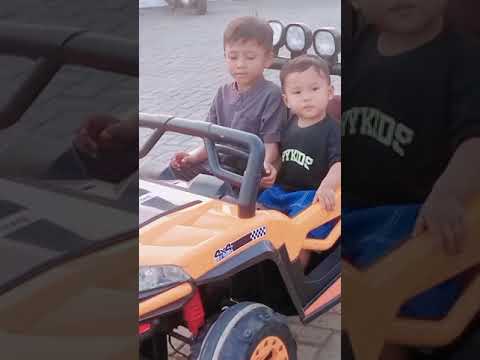 ngajarin anak nyetir mobil yuuuuk