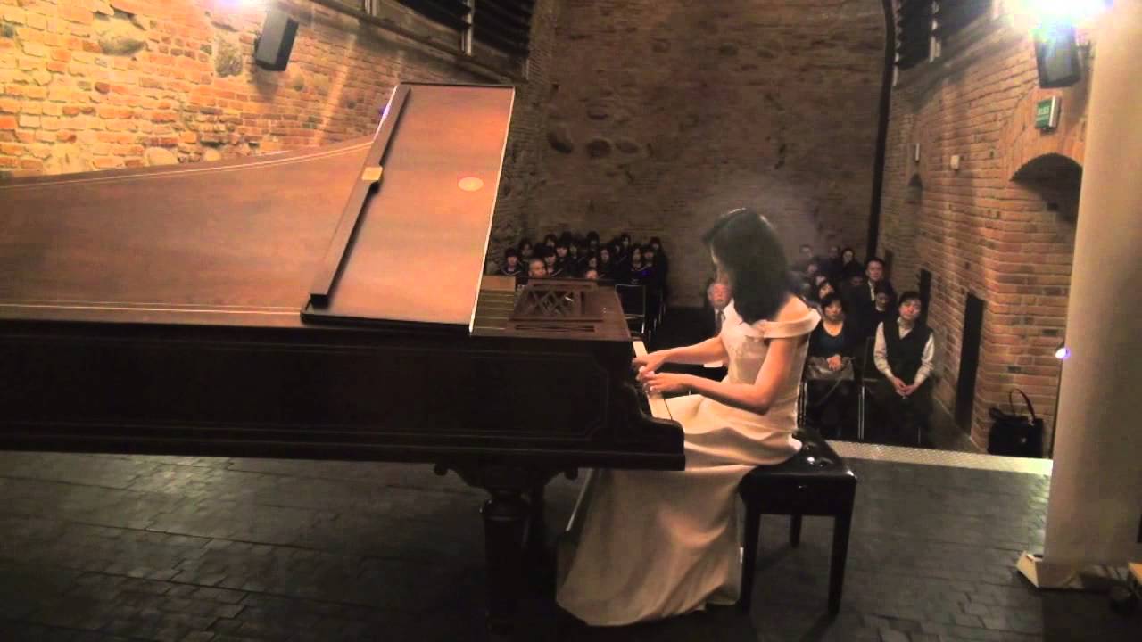 Yuko Kawai CHOPIN Piano Concerto in E minor Op.11-I(2) version for one ...