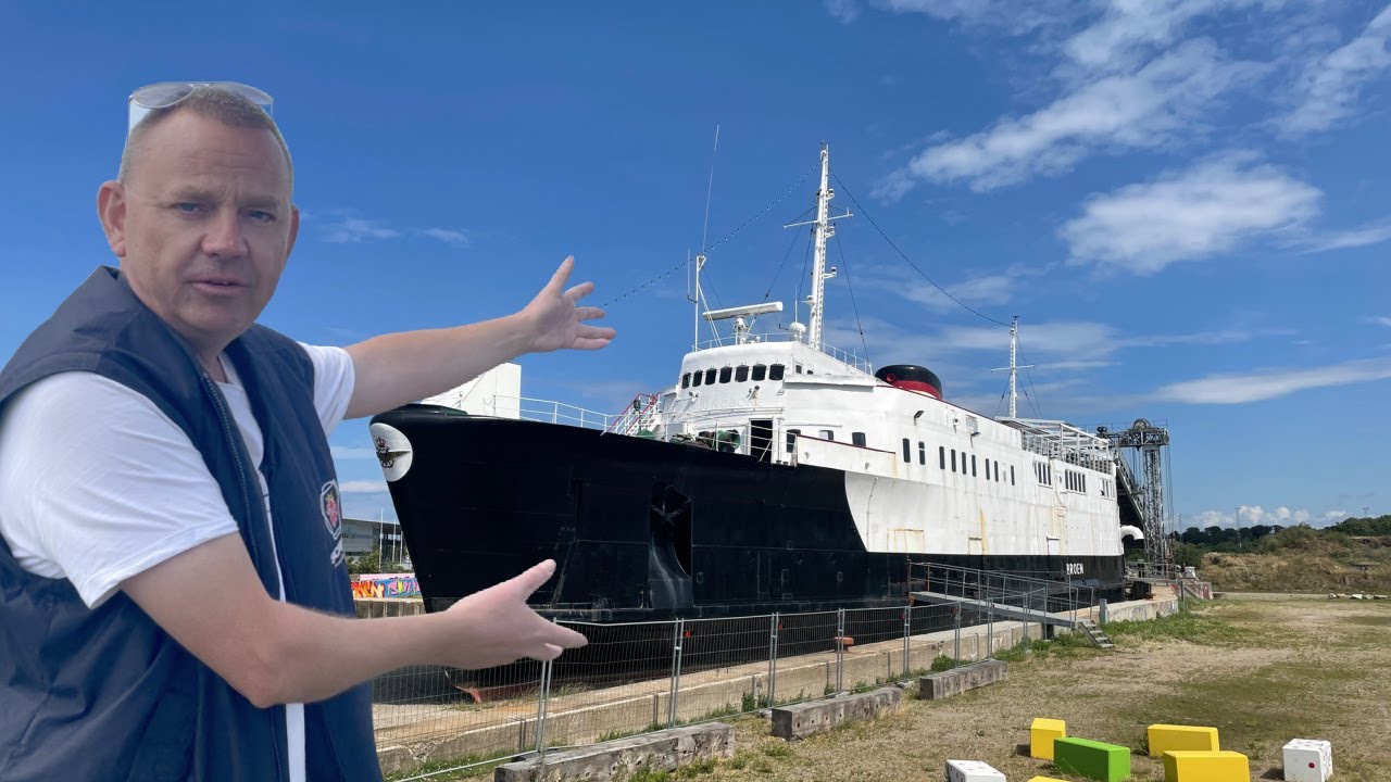 Den gammel færgehavn ved Korsør & Færgen M/F Broen - YouTube