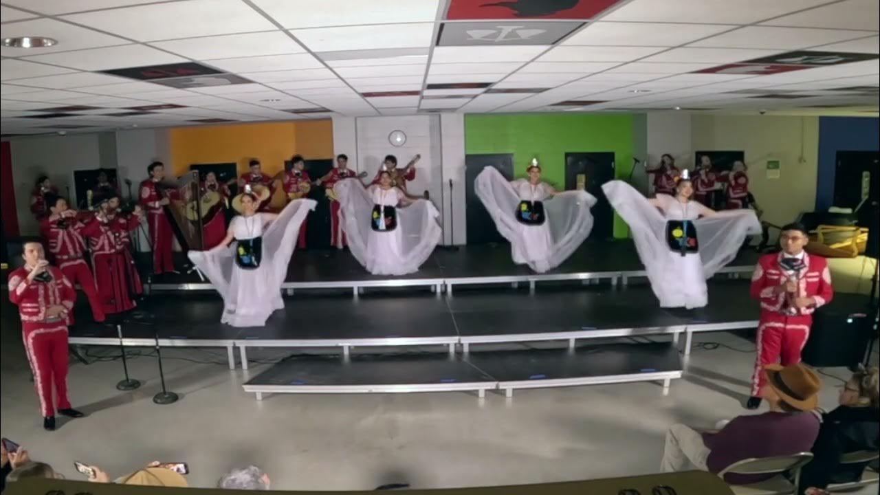 La Bruja Varsity Mariachi - YouTube