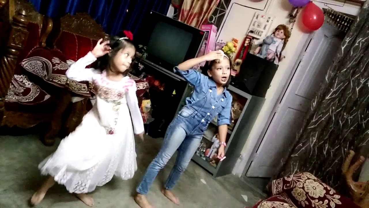 Me and my sister dance in the huma huma song - YouTube