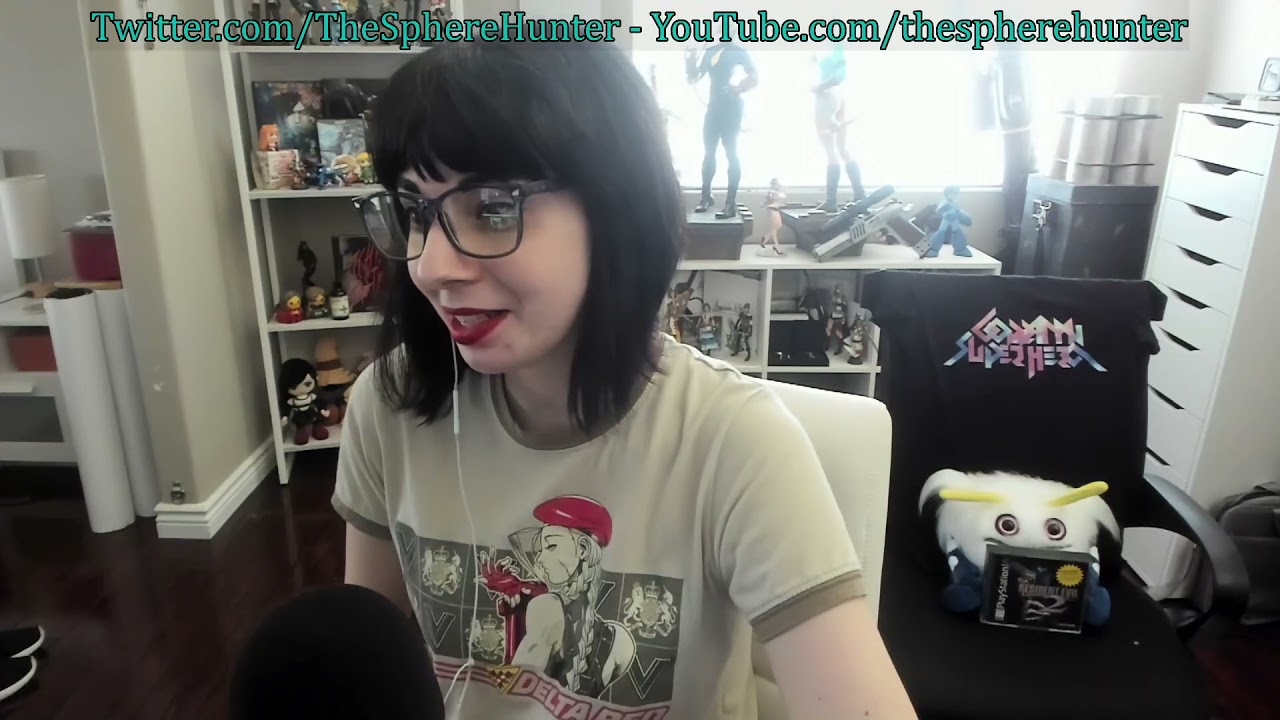 Suzi Shows A Picture Of A Cosplay??? - YouTube