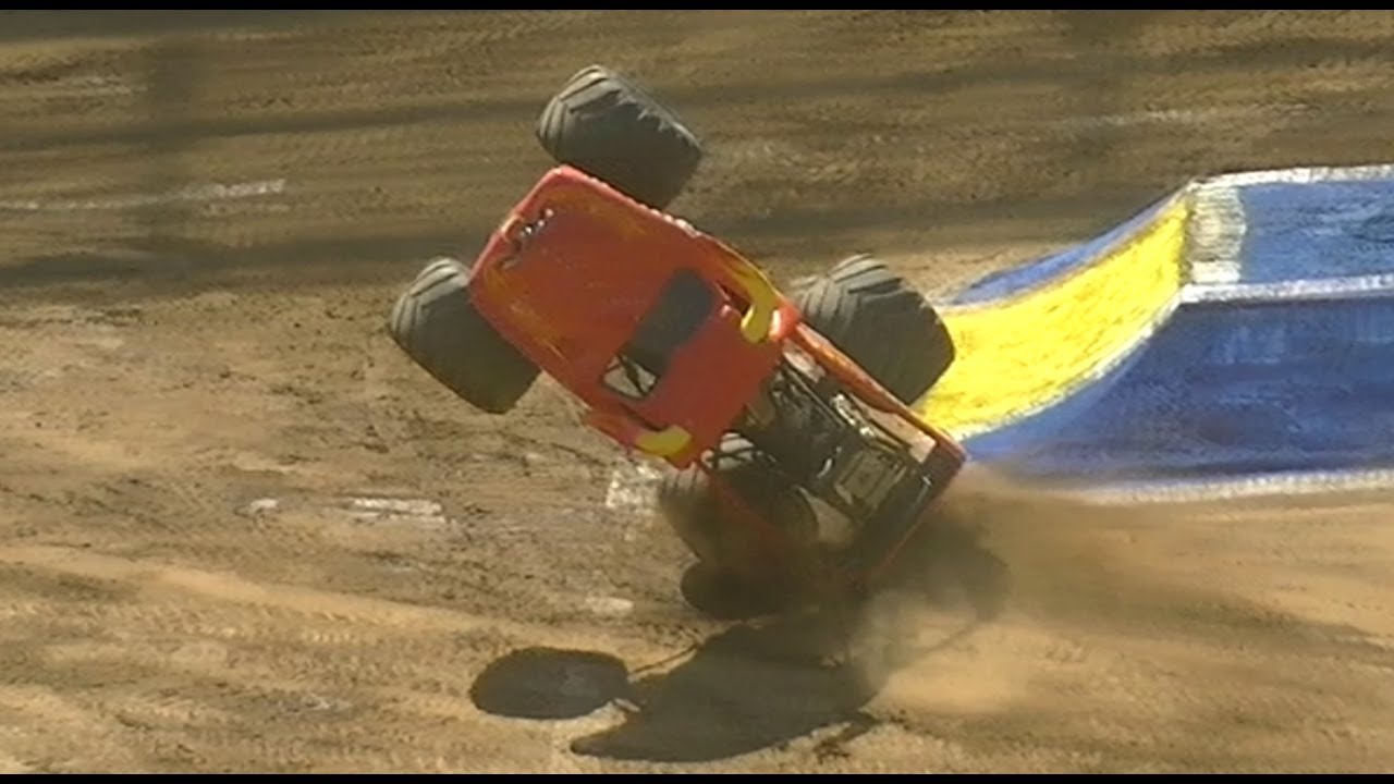 Monster Jam parc OL 2017 Crash Big Jump Limits Show - YouTube