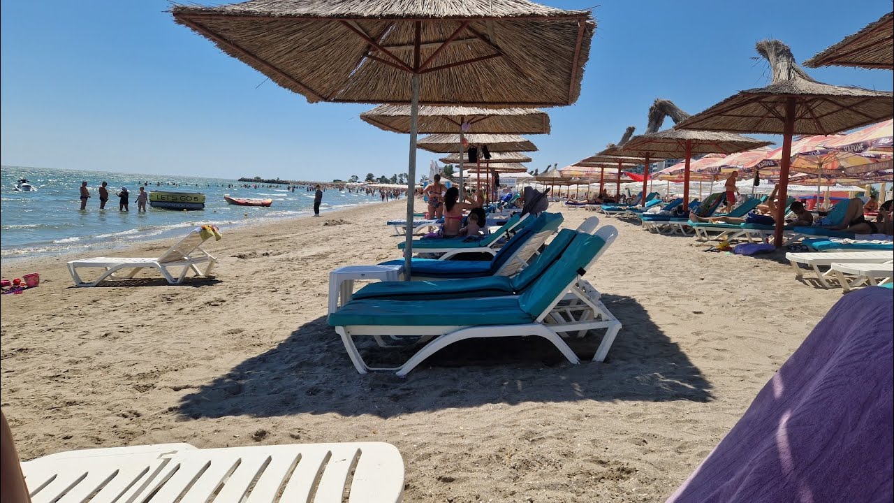 La plaja pe 2 august 2024 în stațiunea Saturn din Mangalia / At the ...