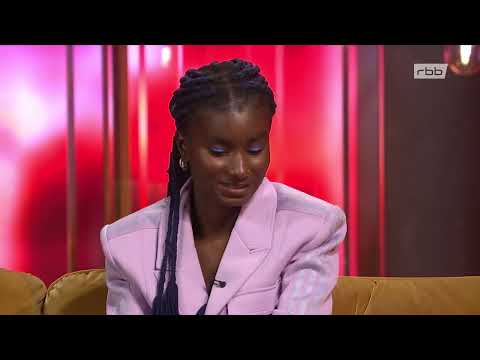 Rollschuh-Tänzerin Oumi Janta