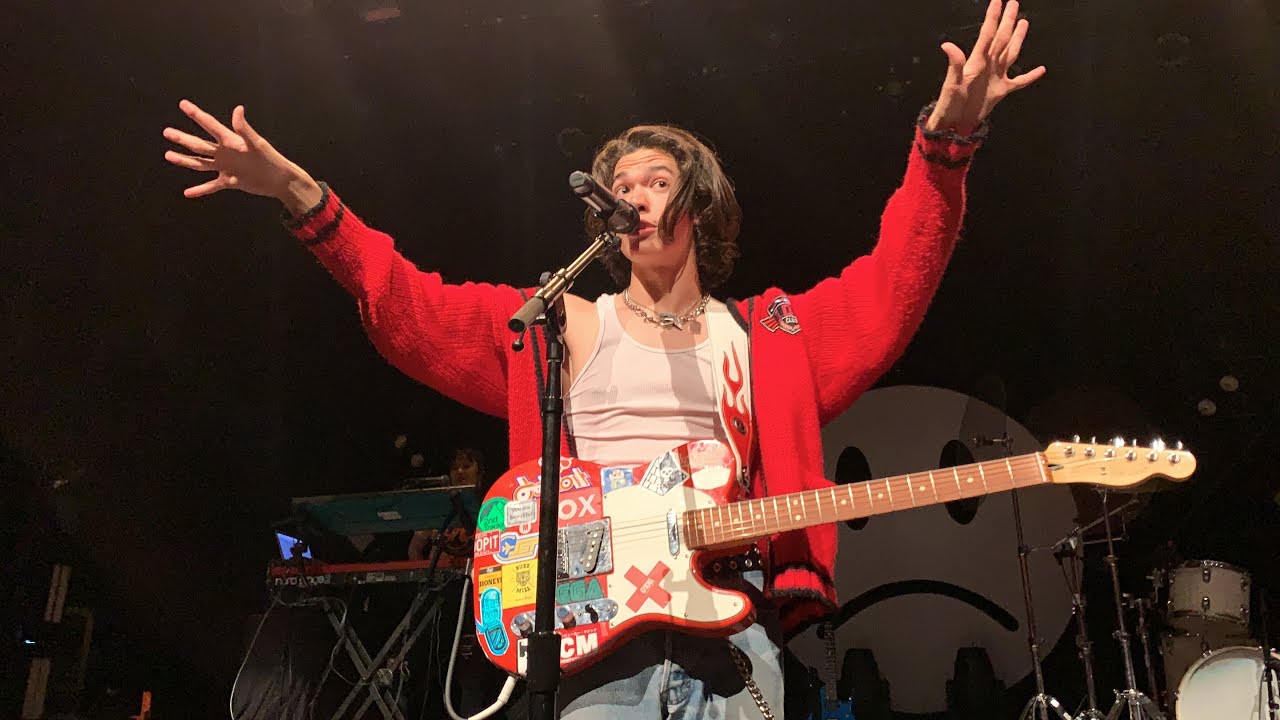 seeing conan gray in vancouver || comfort crowd tour - YouTube