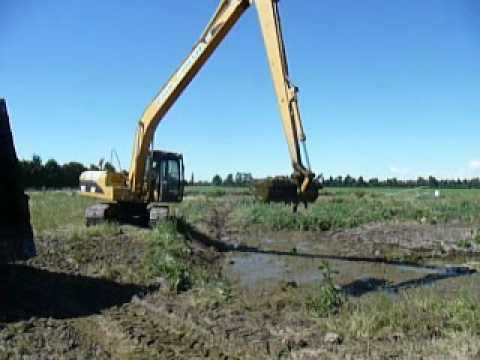 Long Reach Effluent Pond Digger - YouTube