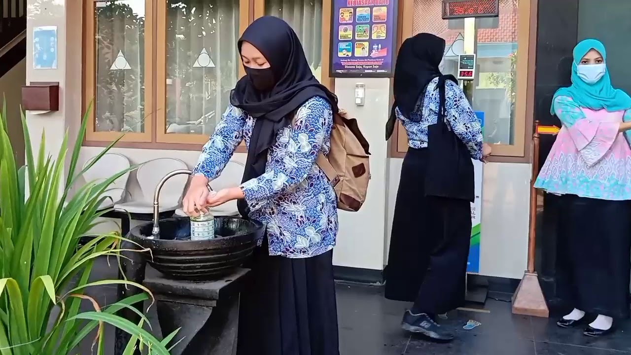 Penerapan Protokol Covid-19 di SMANDA Malang - YouTube