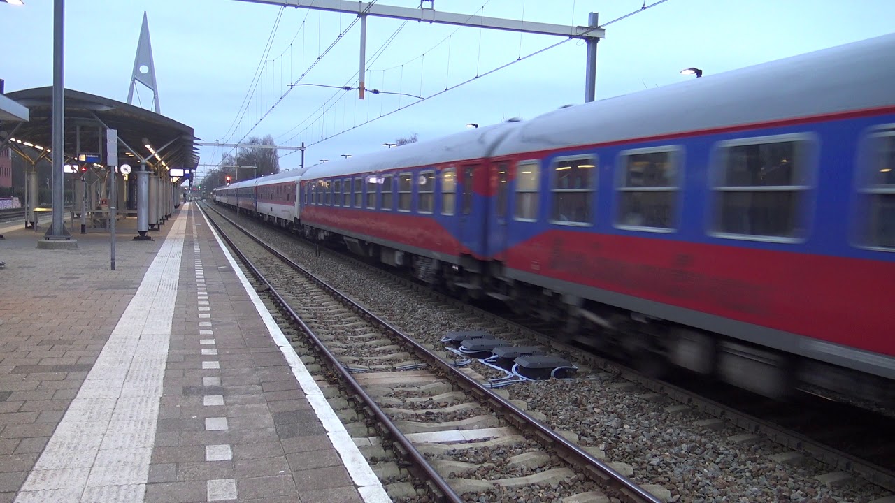 loc 9901 + alpen express komt door Utrecht Overvecht. - YouTube
