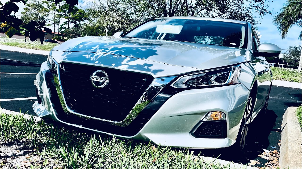 Review: 2022 Nissan Altima SV - YouTube