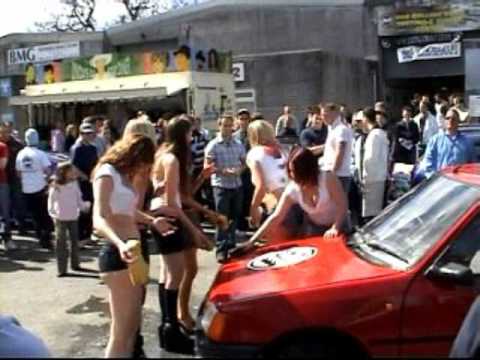 Girls washing Peugeot 205 bikini carwash (almost)....