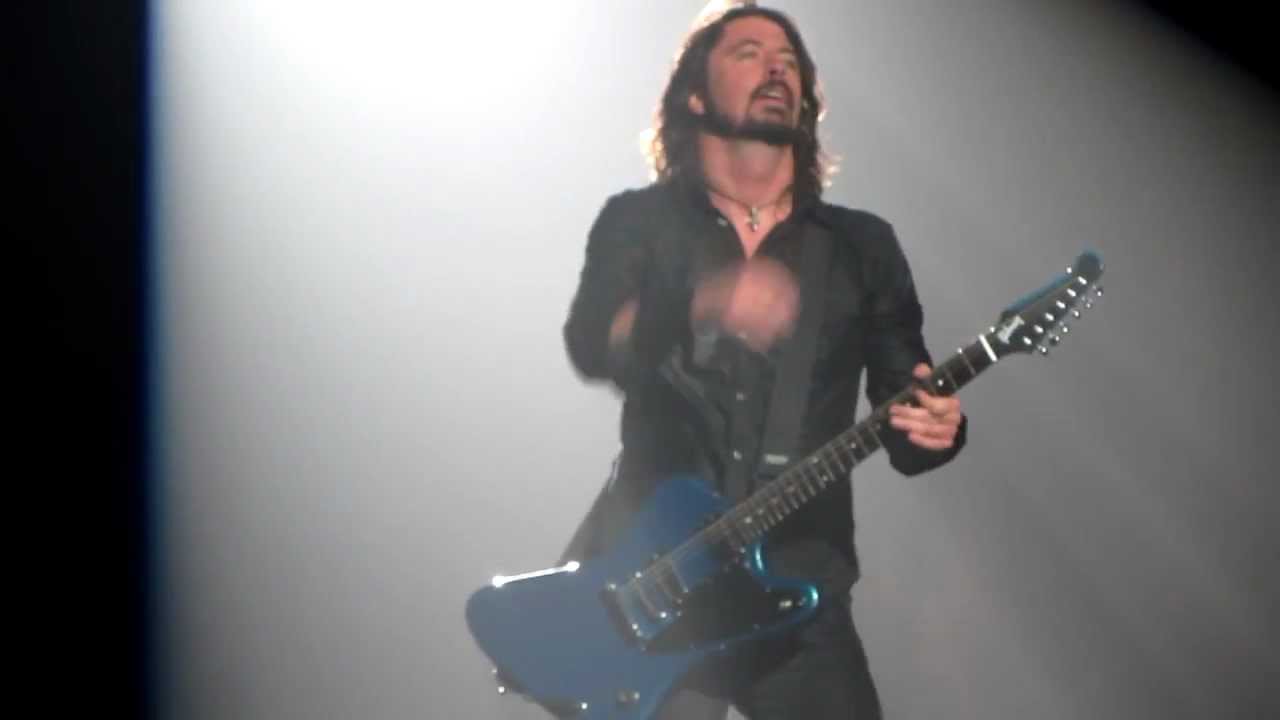 Foo Fighters - Stacked Actors Guitar Solo LIVE Dave Grohl 2011 HD ...
