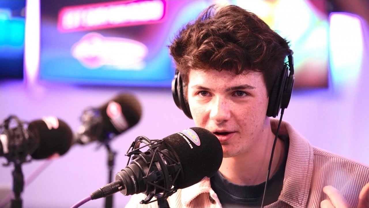 Petit Biscuit en interview dans Party Fun - YouTube