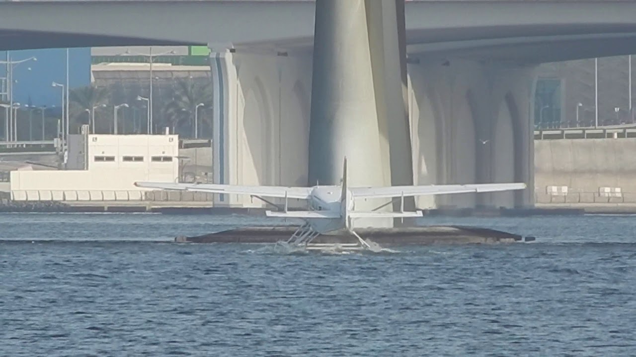 Seaplane taking off from water at Creek Park, Dubai - YouTube