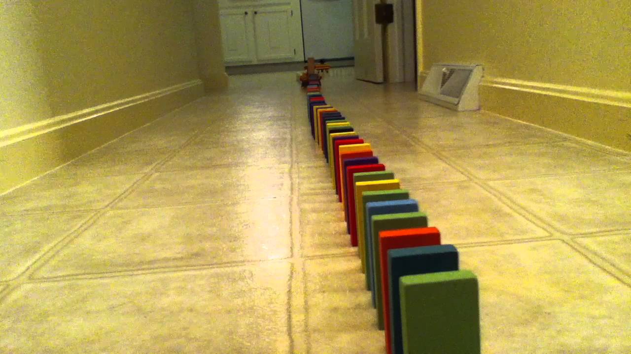 Dylan's Longest Domino Track Ever (Longer version) - YouTube