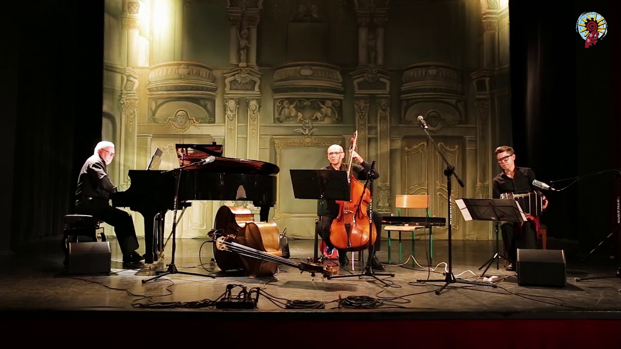 Astor Piazzolla - Ave Maria (Tanti anni prima Opr. G. Frankowski) - YouTube