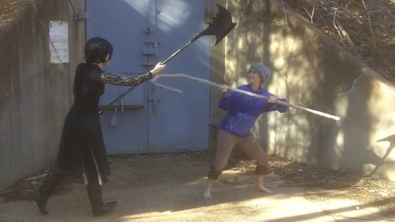 Battle of the Cosplayers - YouTube