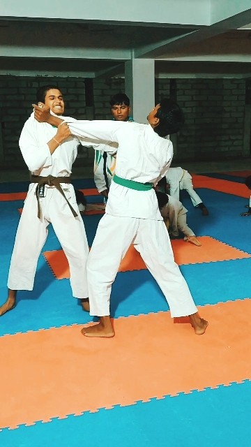 Self defence#shorts - YouTube