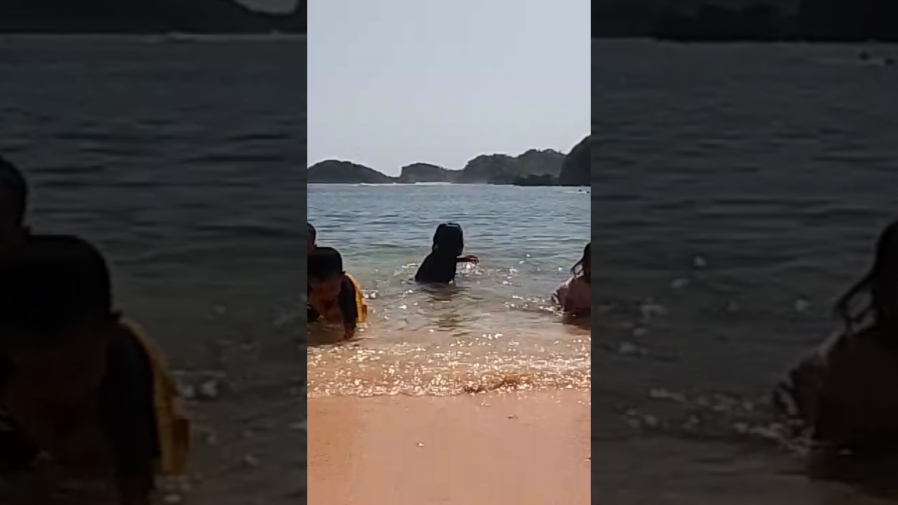 Petualangan si bocil mandi di pinggir pantai sweru banget - YouTube
