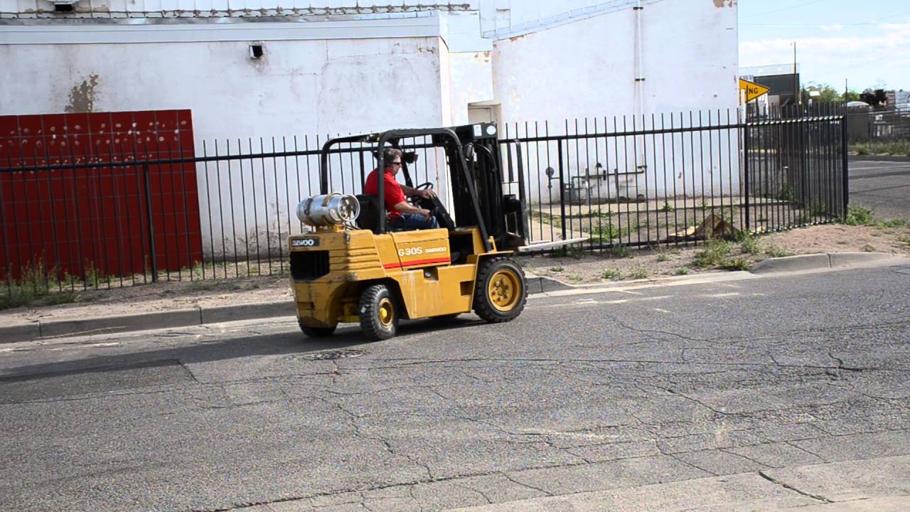 DAEWOO "G30S-2" LPG FORKLIFT - YouTube