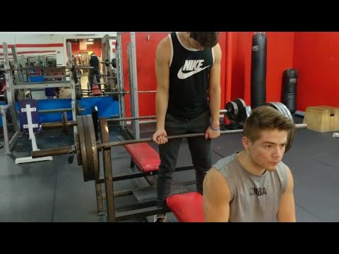 17 Year old Natty Benches 335LBS x3 @167lb bodyweight - YouTube