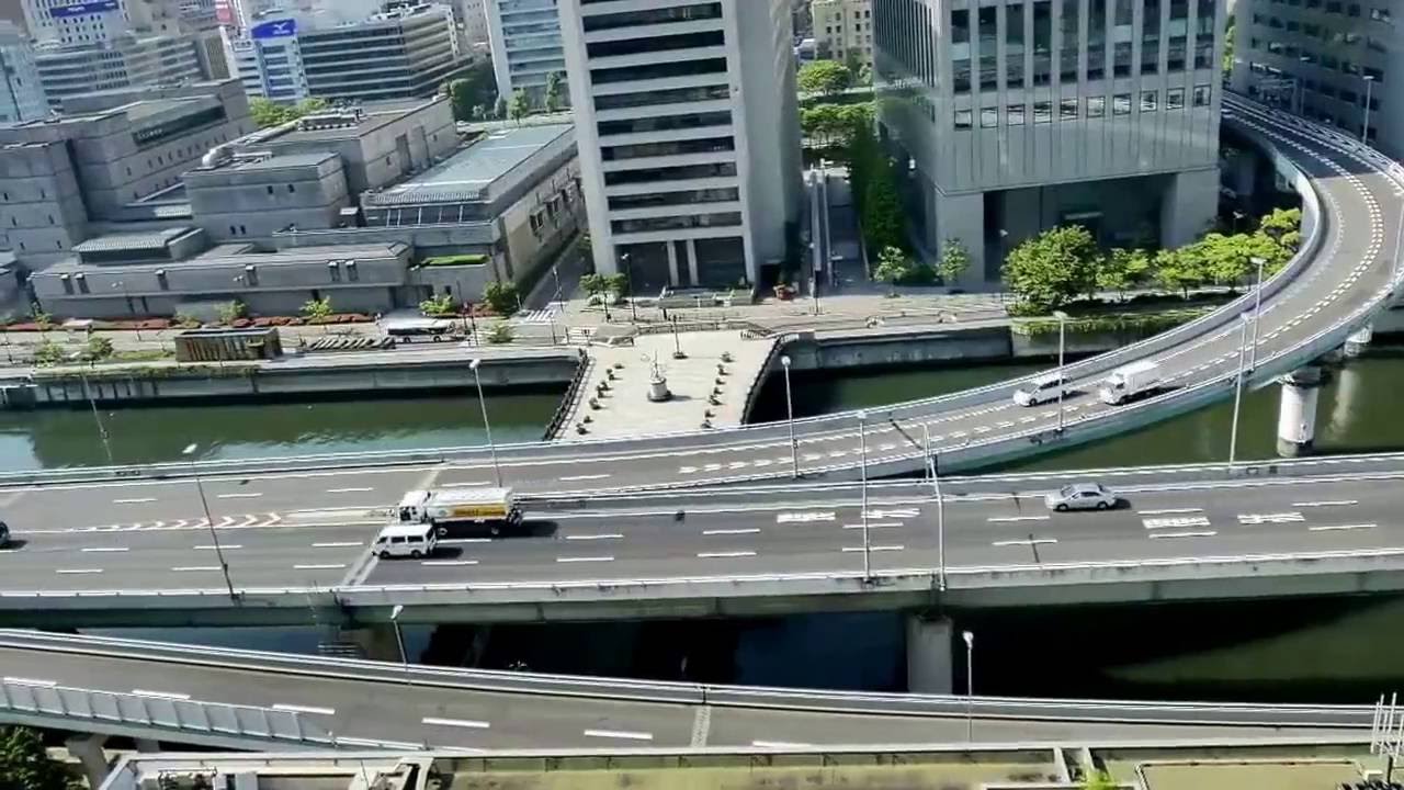 HIGHWAY ROAD TUNNELLING THROUGH BUILDING in Osaka, Japan. - YouTube