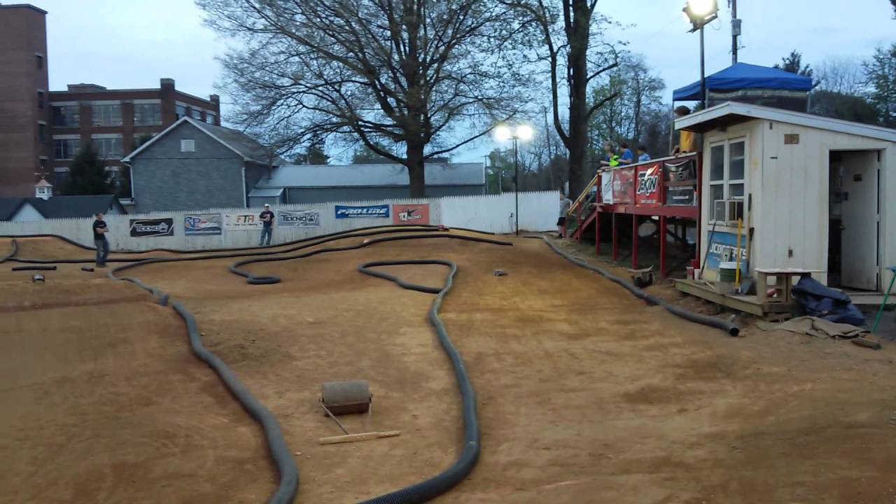 First day racing at pitstop hobbies - YouTube