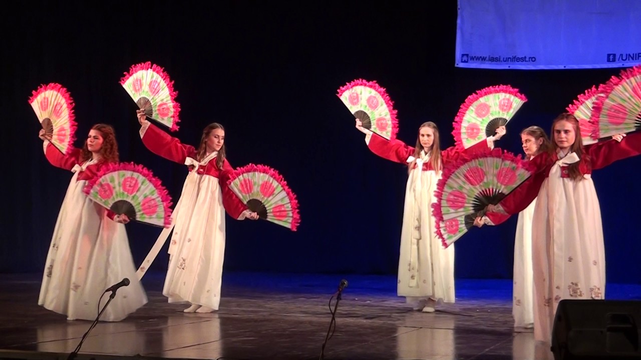 Dans traditional coreean, cu evantaie... - YouTube