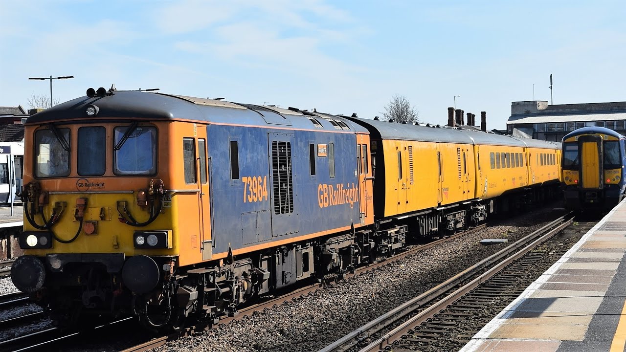 GBRf 73961 & 73964 Crawl through Tonbridge with 1-tone. 25/03/17 - YouTube