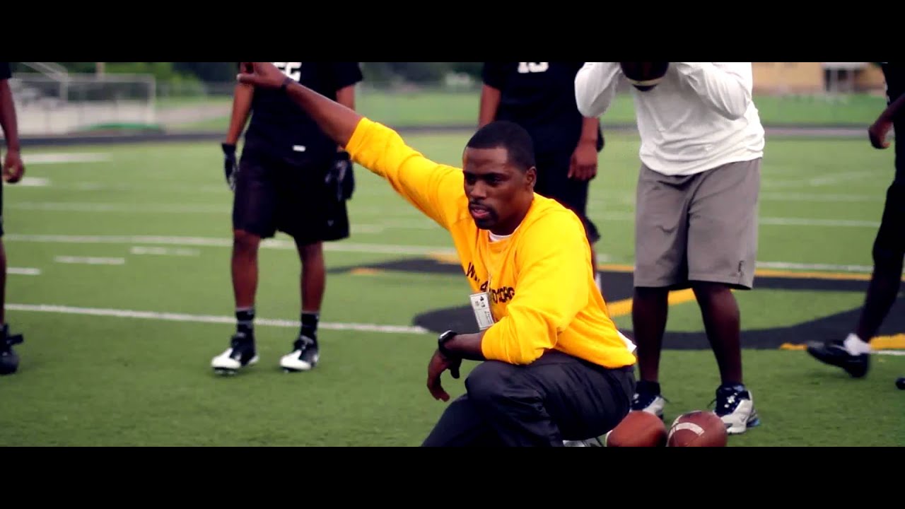 NFL Coach Daron Roberts Gives Back - YouTube
