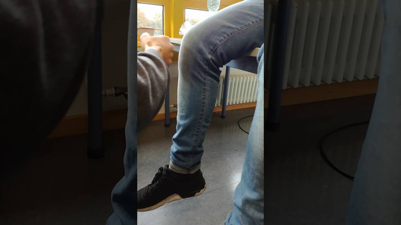 Patellarsehnenreflex an Proband - YouTube