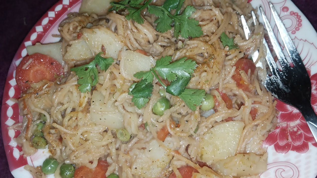 sabzi wali sawaiya ..(noodels) cooking with kanwal.. - YouTube