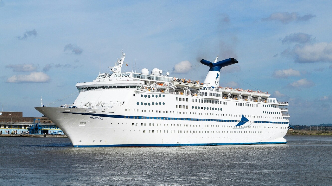 CMV cruise ship MAGELLAN arriving at tilbury 24/9/16 - YouTube