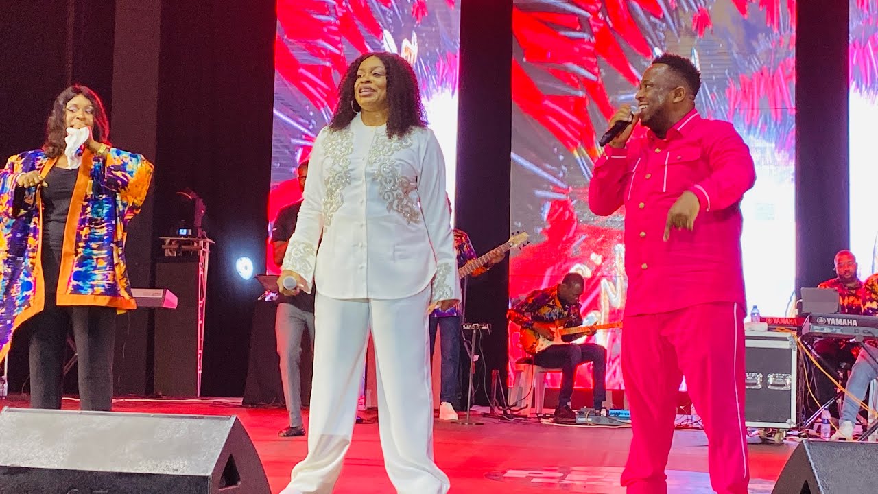 I know who l am- SINACH Live Performance (God touches you here) - YouTube