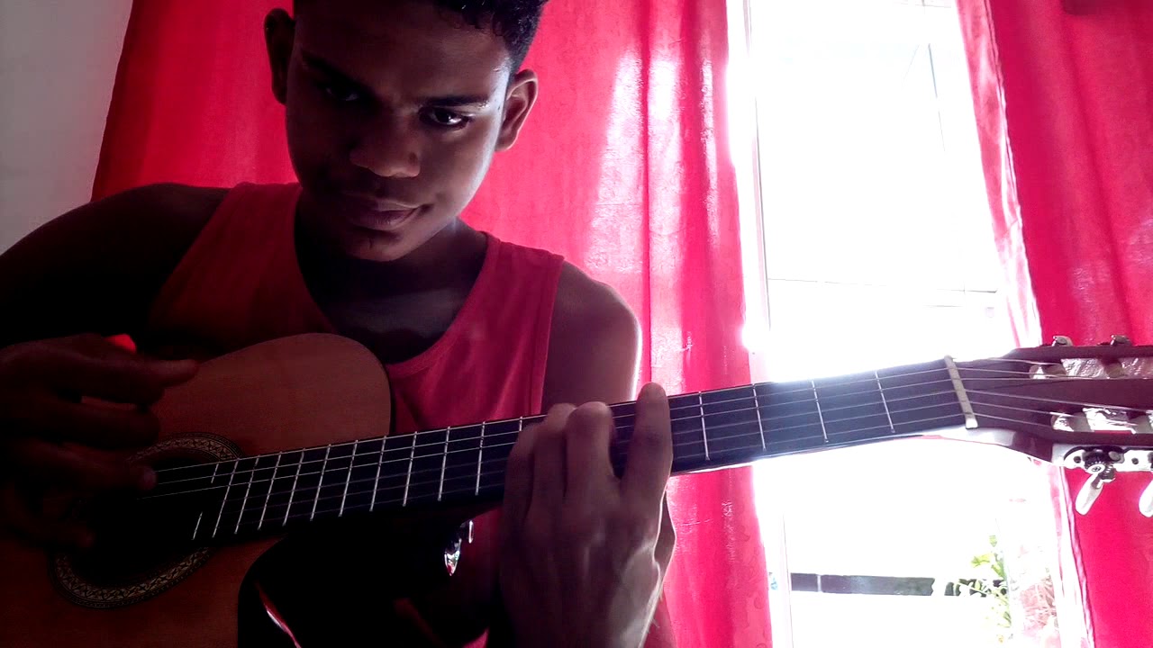 Daniel Marley Tocando música - YouTube