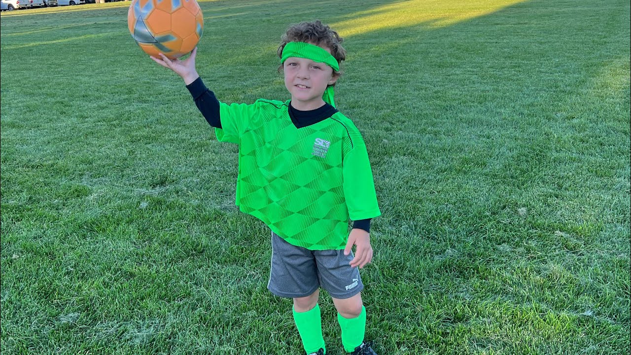 Popito y Didi Practicing Soccer - YouTube