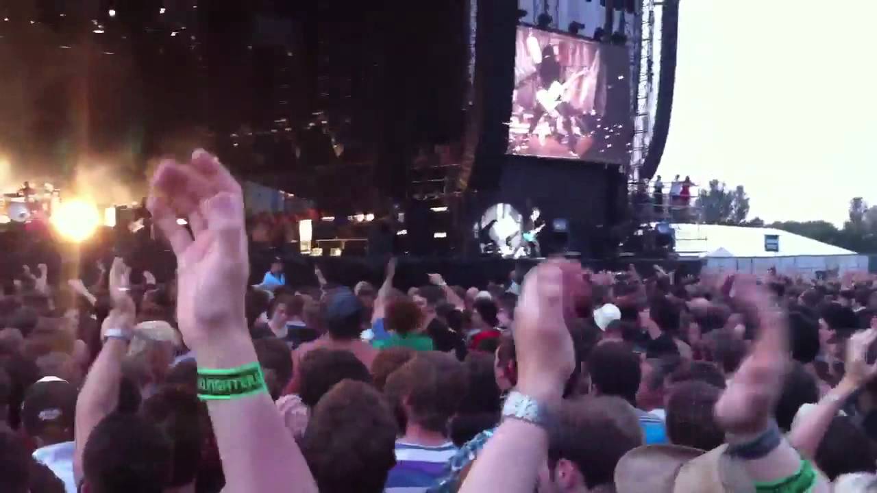 Foo Fighters intro Stacked Actors Milton Keynes 03 July 2011 - YouTube