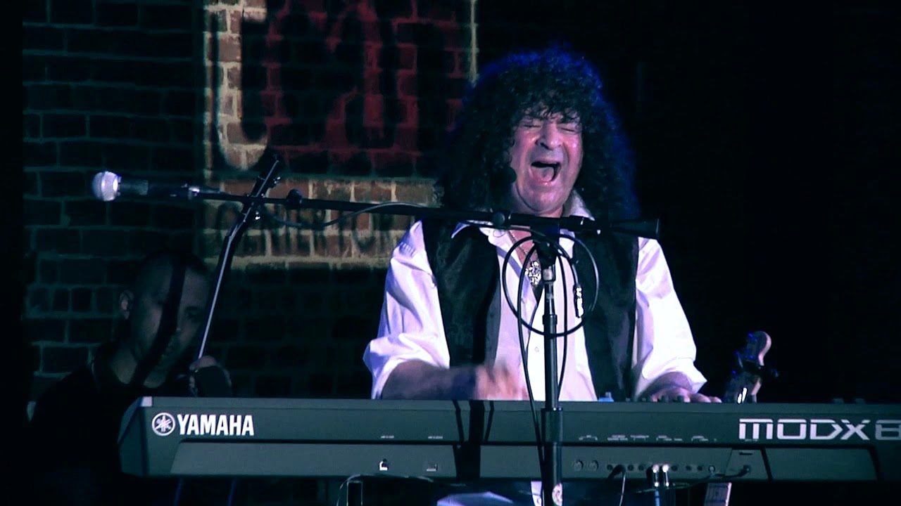 Whiter Shade Of Pale-Hirsh Gardner with Joe Feloni - YouTube