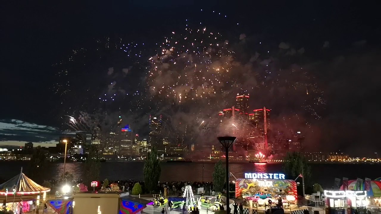 2019 Fireworks in Detroit River(1) - YouTube
