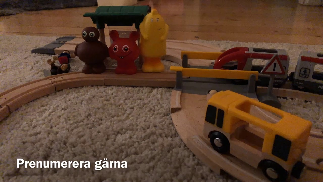 Babblarna - åker tåg - gungar gungbräda - YouTube