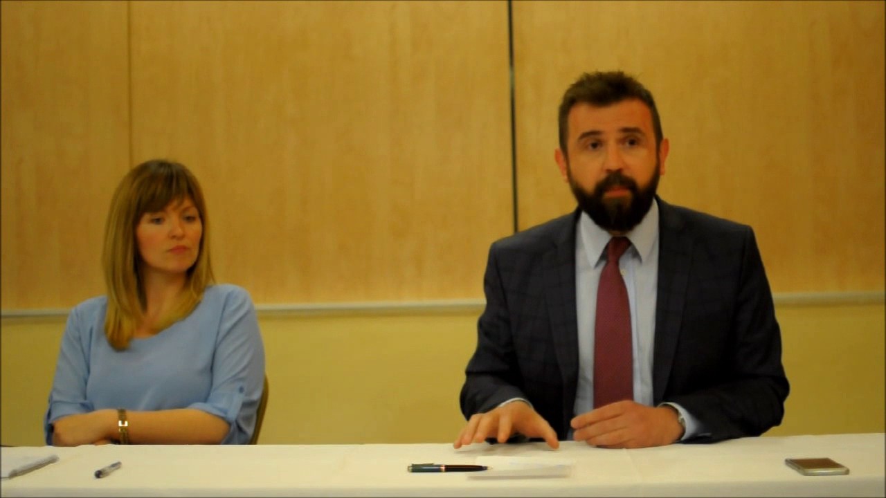 Dennis Gratz - Zašto mladi ljudi napuštaju BiH - YouTube