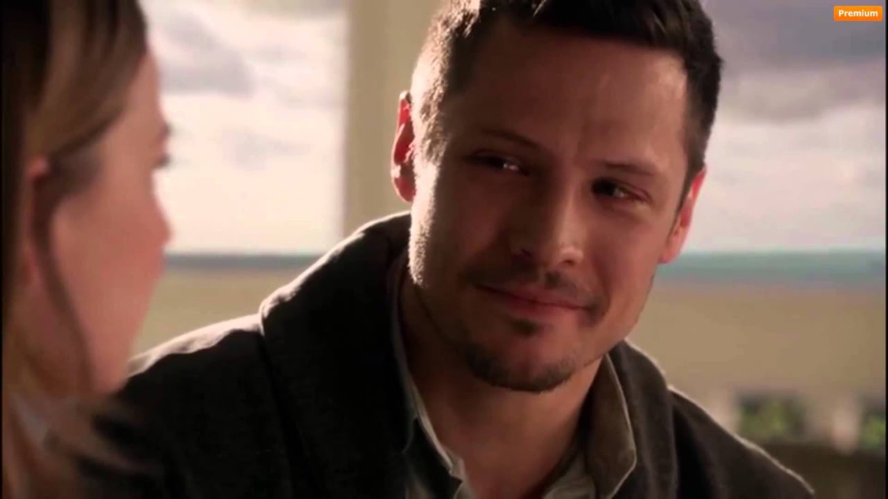 Revenge S4E22 Emily and Jack almost kiss! - YouTube