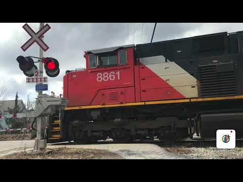 CN A421 in Port Robinson yard splitting the train also with 8898 My first heritage unit - YouTube