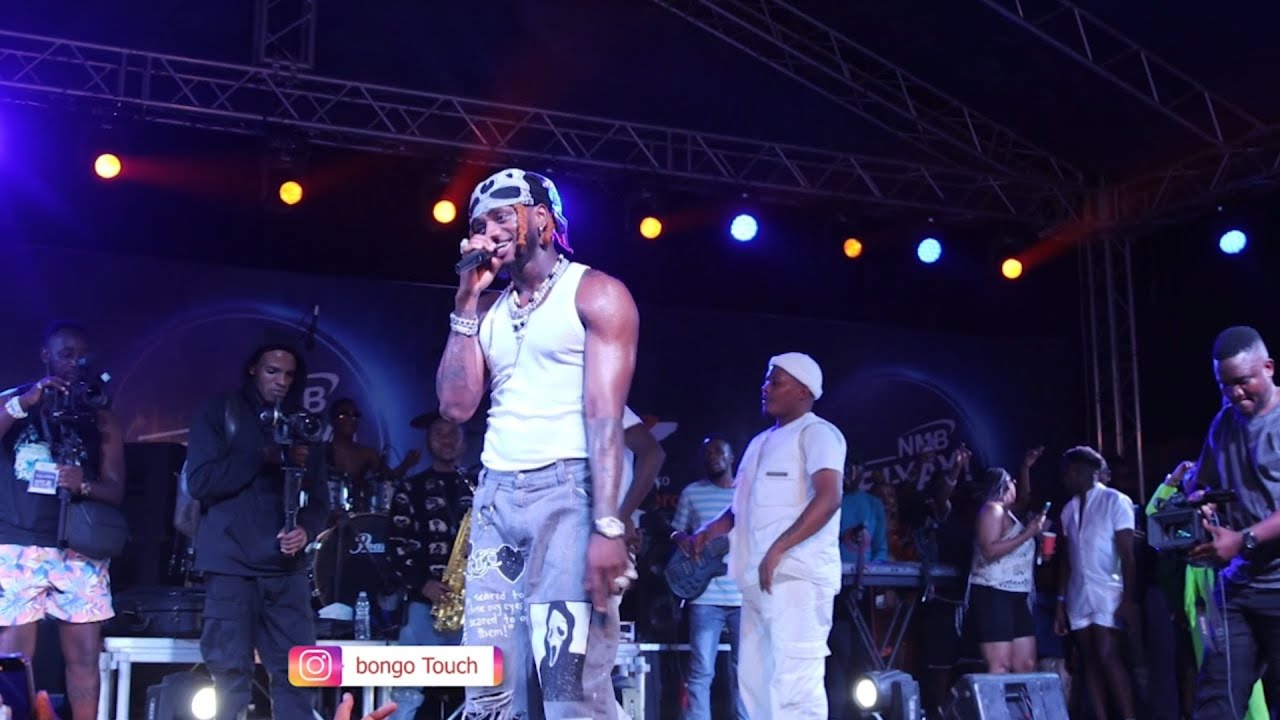 DIAMOND Alivyo onyesha uwezo wake wa kuimba Live Band MAMA DANGOTE ...